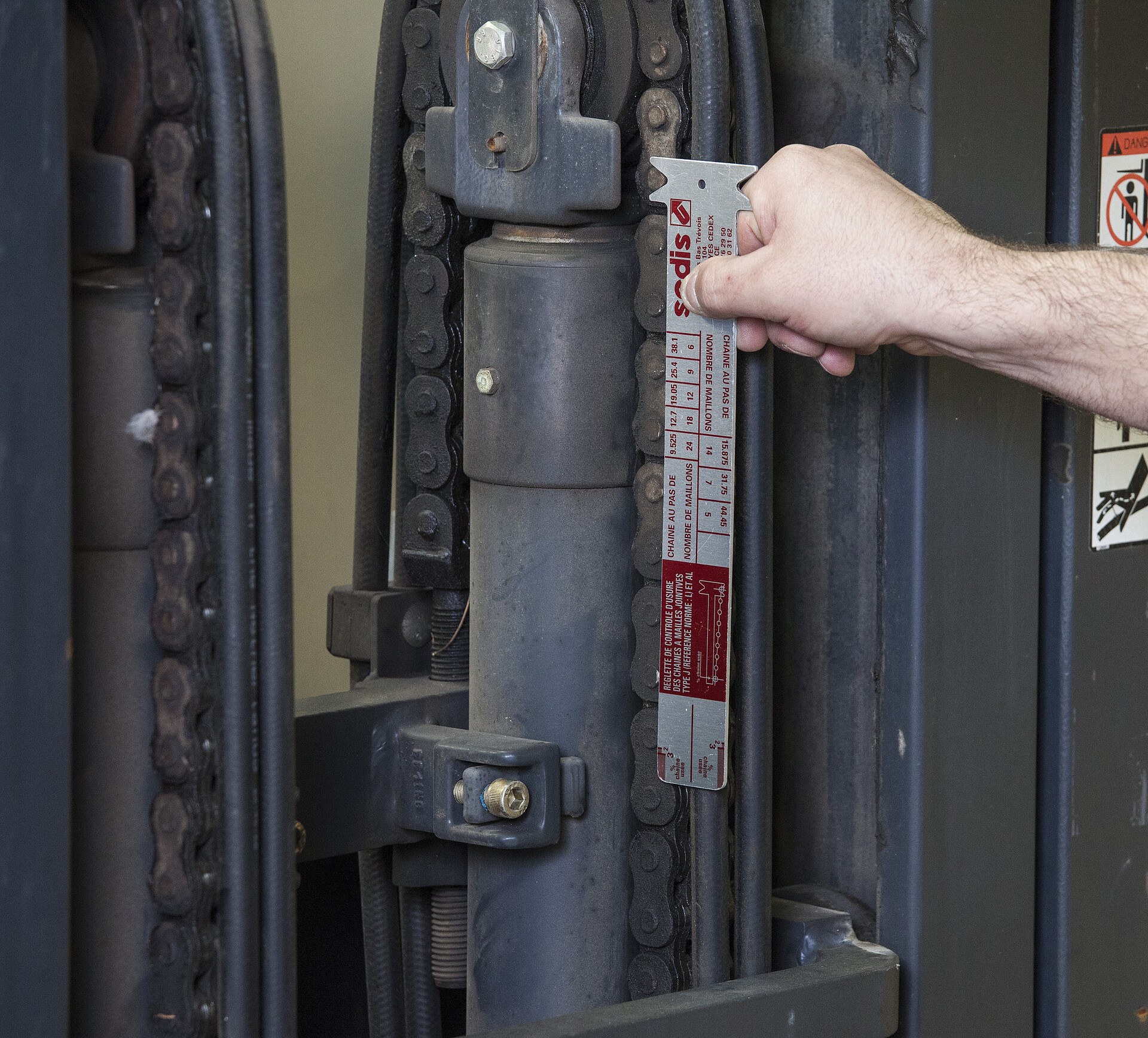 5 signs your forklift truck needs a ne lifting chain | STILL UK