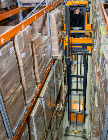 Maximise your warehouse capacity with VNA trucks | STILL UK